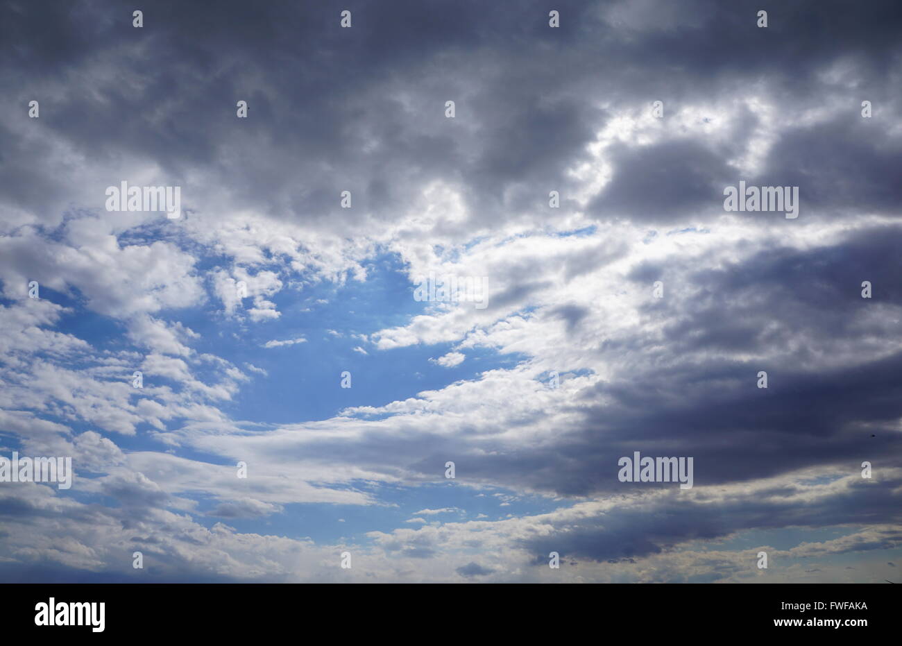 Baumwollartige wolken -Fotos und -Bildmaterial in hoher Auflösung – Alamy