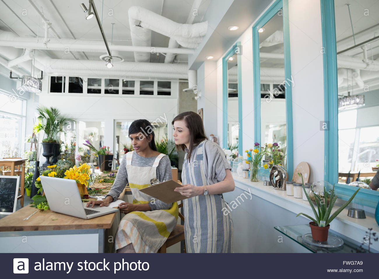 Arbeiten In Floristen Stockfotos und -bilder Kaufen - Alamy