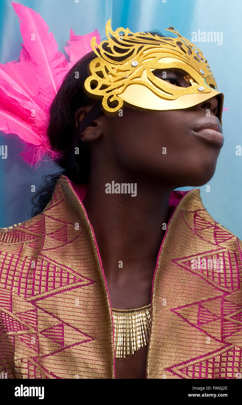 Frau Mit Maske Stockfotos und -bilder Kaufen - Alamy