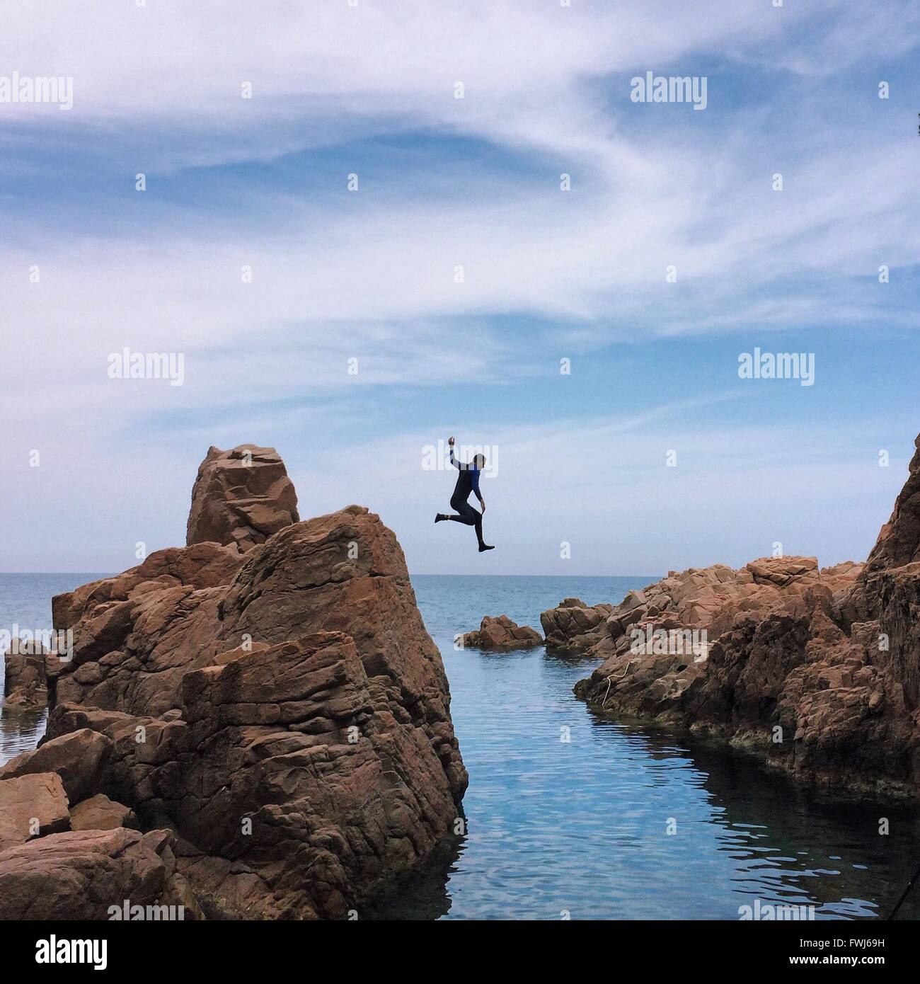 Leute Springen Ins Meer Stockfotos und -bilder Kaufen - Alamy