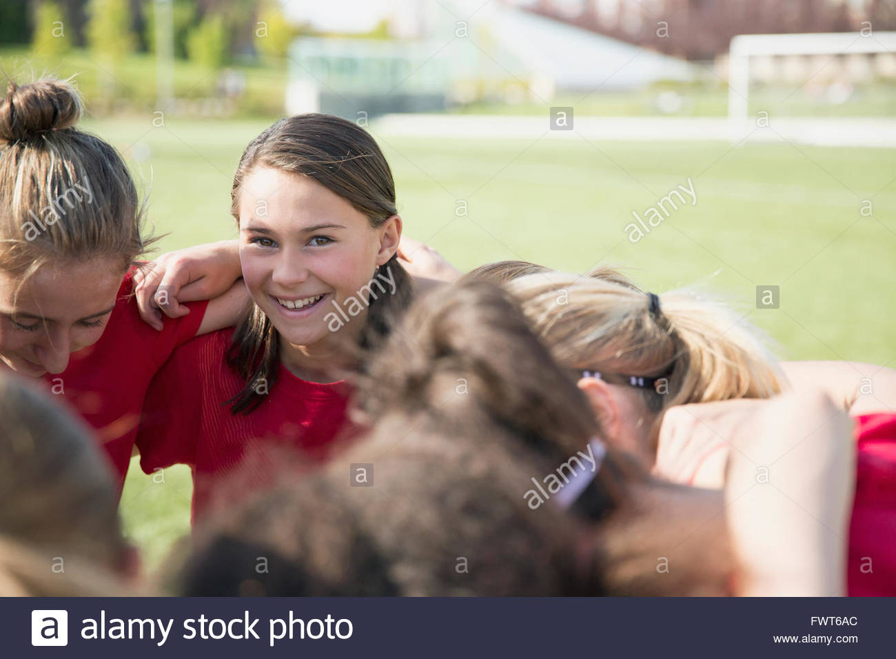 Soccer Team In Huddle Stockfotos & Soccer Team In Huddle Bilder - Alamy
