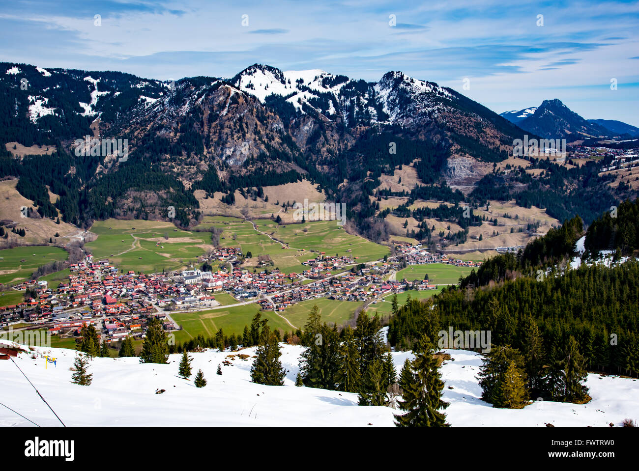 Luftaufnahme der alpenstadt im sommer -Fotos und -Bildmaterial in hoher ...