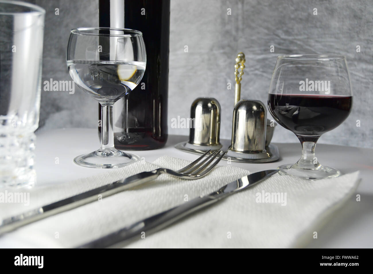 Dining table setup -Fotos und -Bildmaterial in hoher Auflösung – Alamy