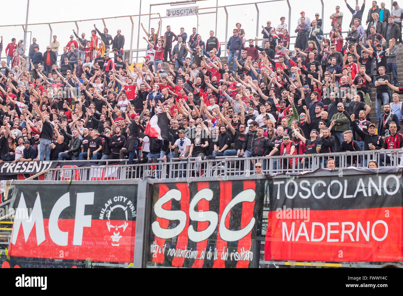 Atalanta fans april 2016 football -Fotos und -Bildmaterial in hoher ...