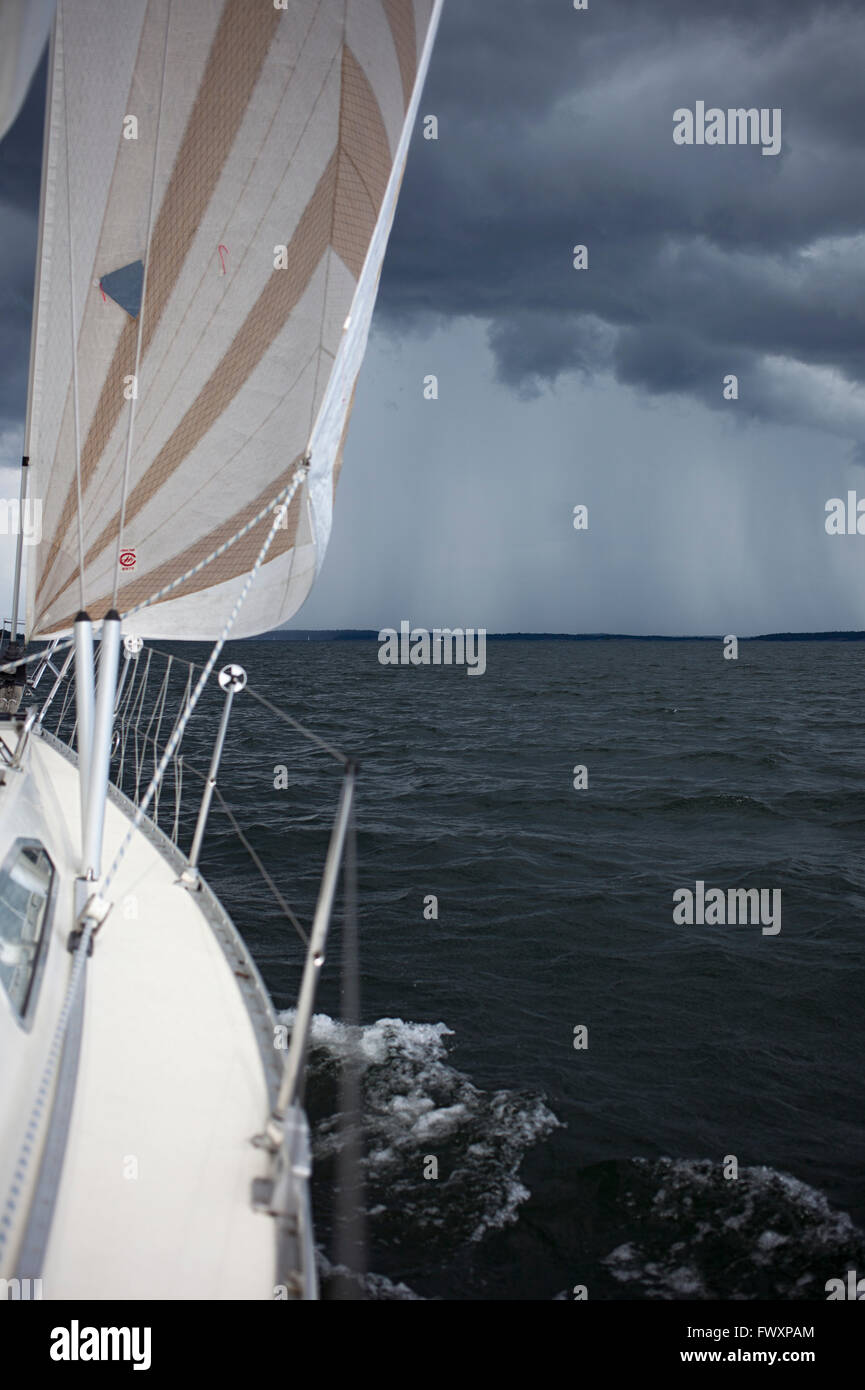 Vertikales segelboot -Fotos und -Bildmaterial in hoher Auflösung – Alamy