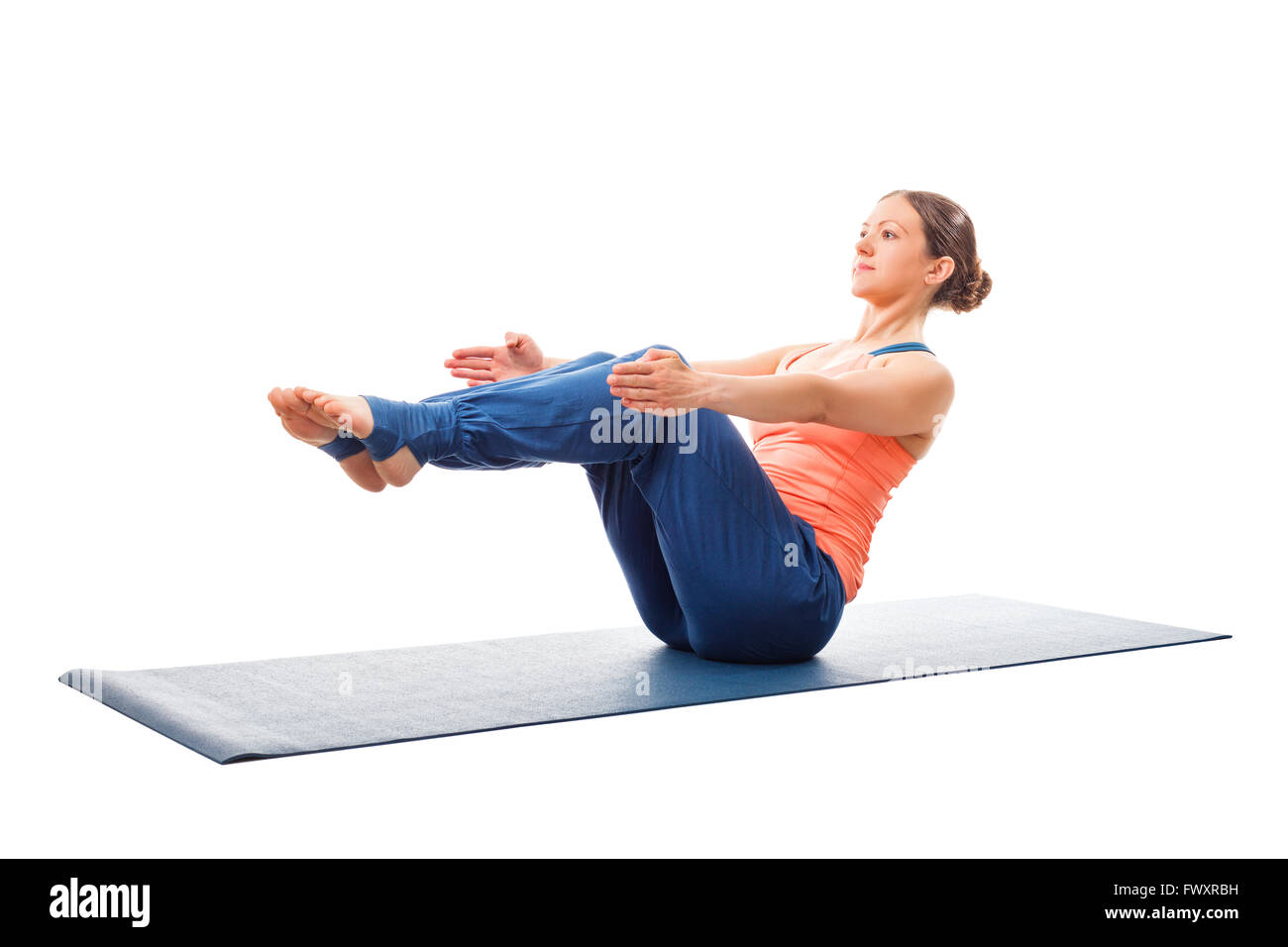 Sportlich fit Frau tun Ashtanga Vinyasa Yoga Asana Paripurna nav ...