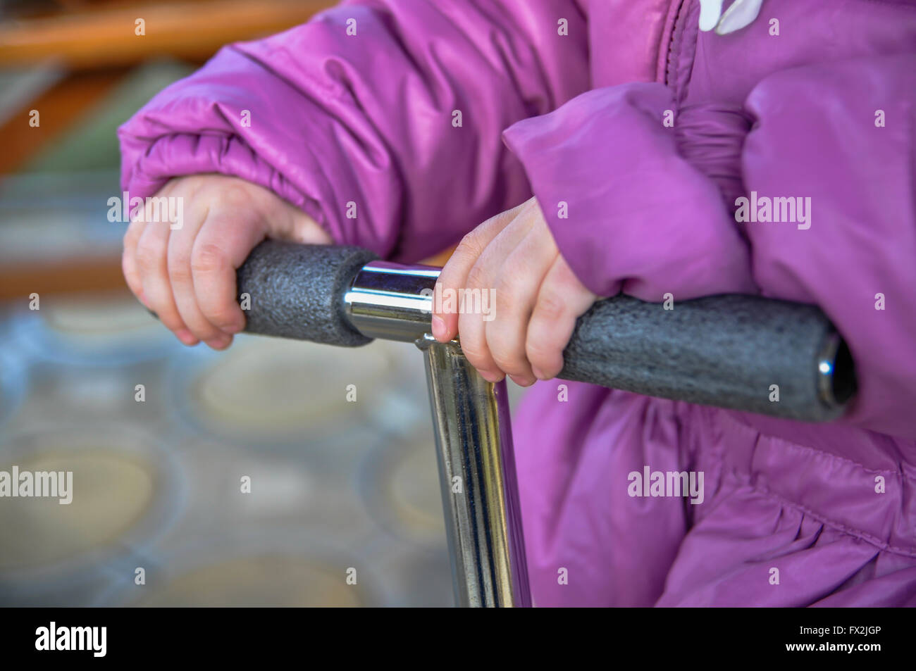 Fahrrad fahrrad kind kinder -Fotos und -Bildmaterial in hoher Auflösung ...