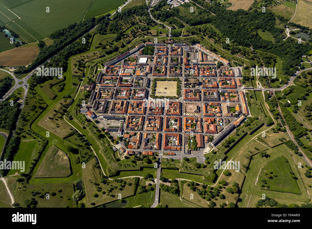 Luftbild, mittelalterliche Festung, die Festung Neuf-Brisach - eines ...