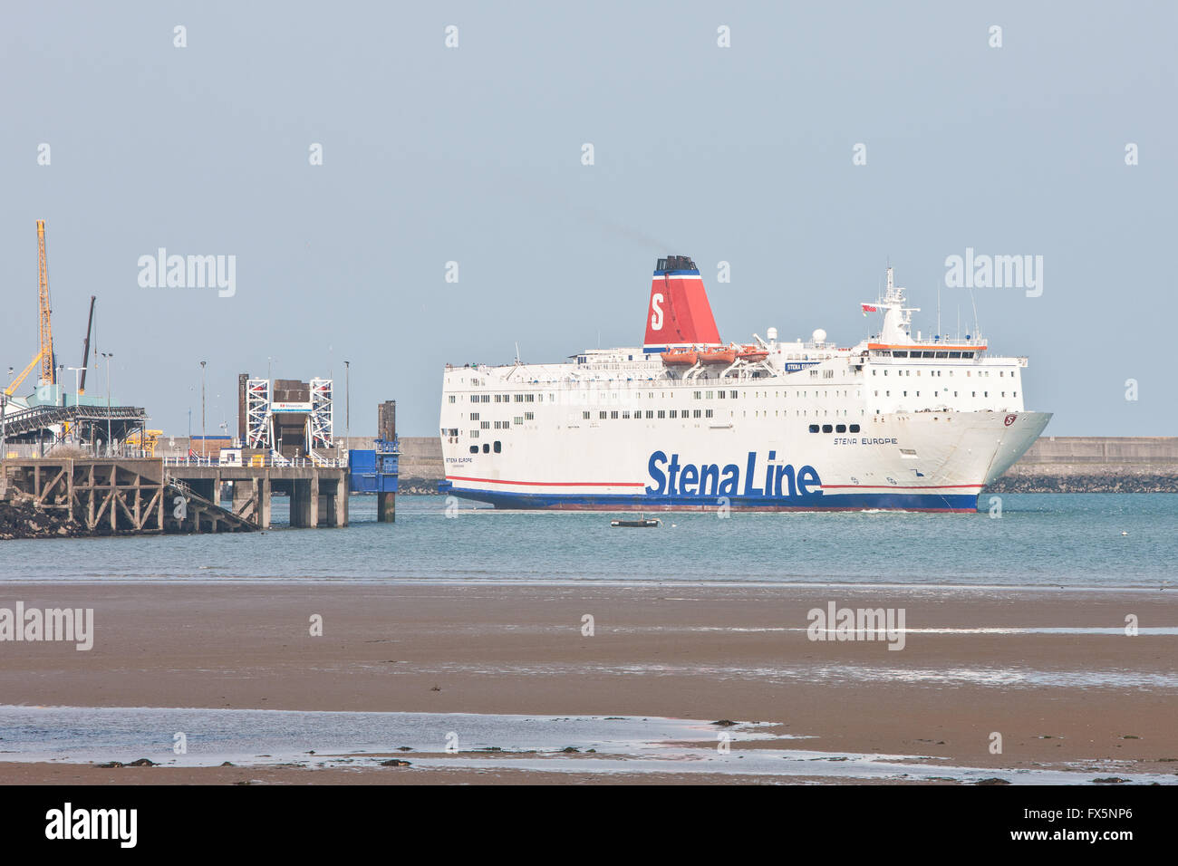Ferry port fishguard west wales -Fotos und -Bildmaterial in hoher ...