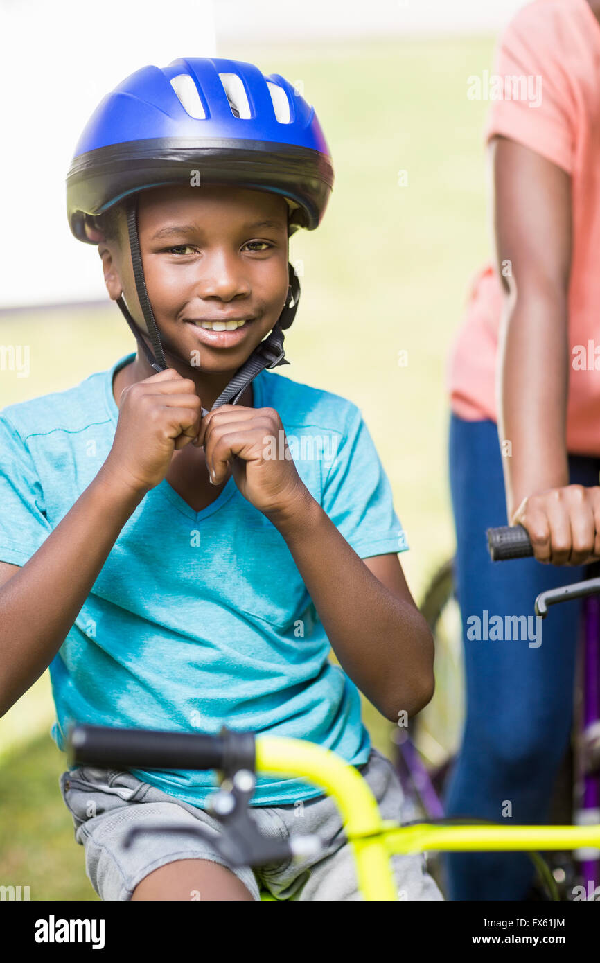 Boy wearing helmet -Fotos und -Bildmaterial in hoher Auflösung – Alamy