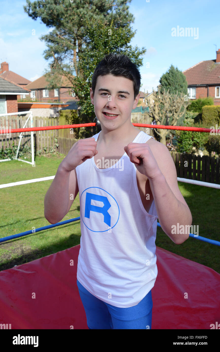 Wrestler and boy -Fotos und -Bildmaterial in hoher Auflösung – Alamy