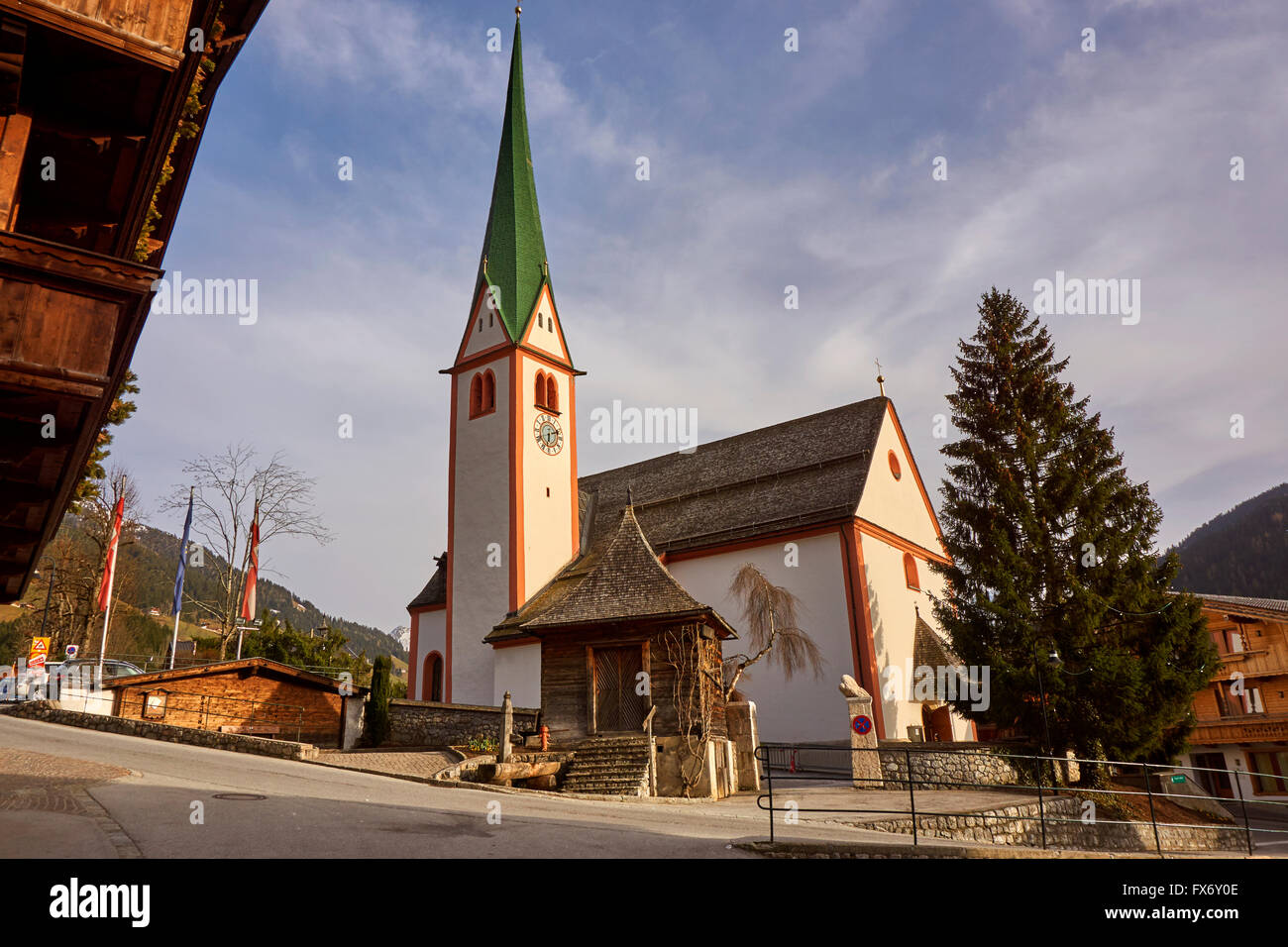 St. Oswald Kirche in Alpbach, Tirol Österreich. Österreichs schönste ...