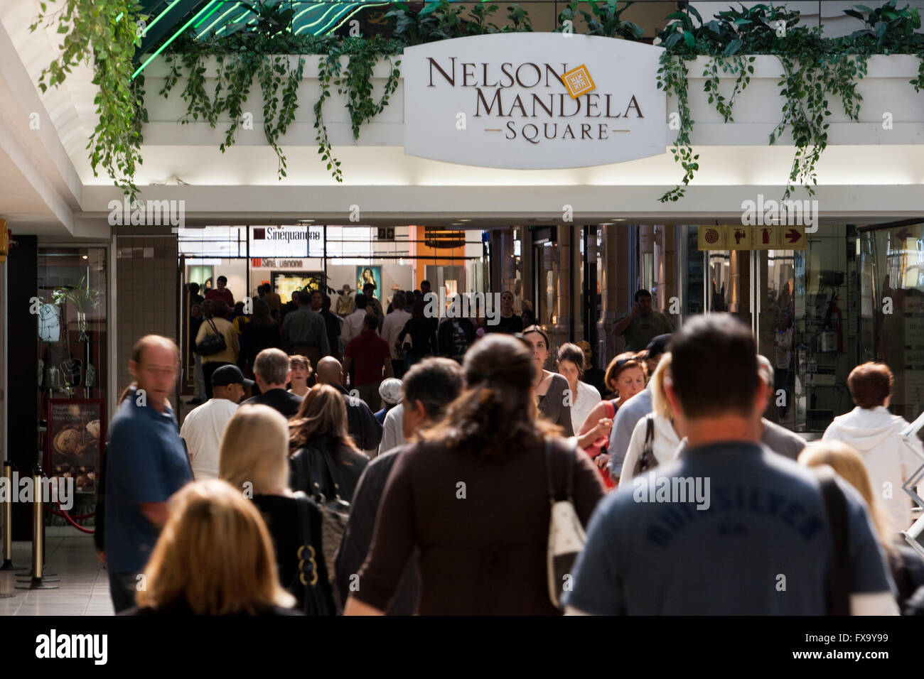 Nelson mandela square sandton city Stockfotos und -bilder Kaufen - Alamy