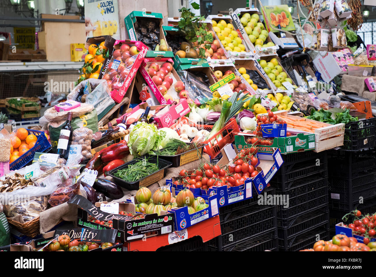 Obst und Gemüse auf dem Inndoor Markt Mercato Dell' Unità in Rom ...