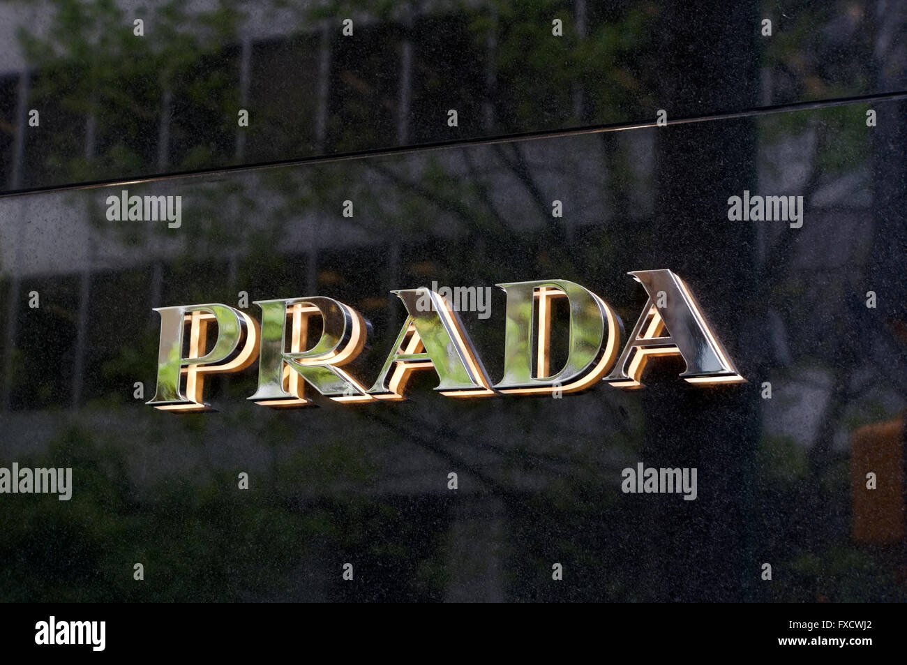 Prada logo -Fotos und -Bildmaterial in hoher Auflösung – Alamy