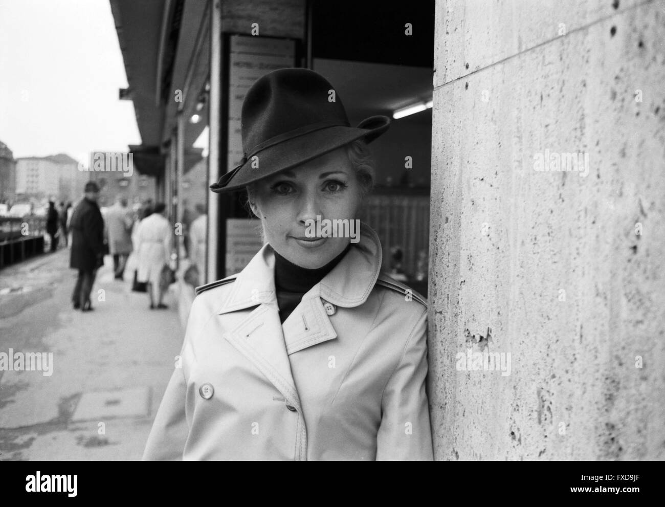 Die deutsche Sängerin und Plant Rut Rex, Deutschland 1960er Jahre. Die ...