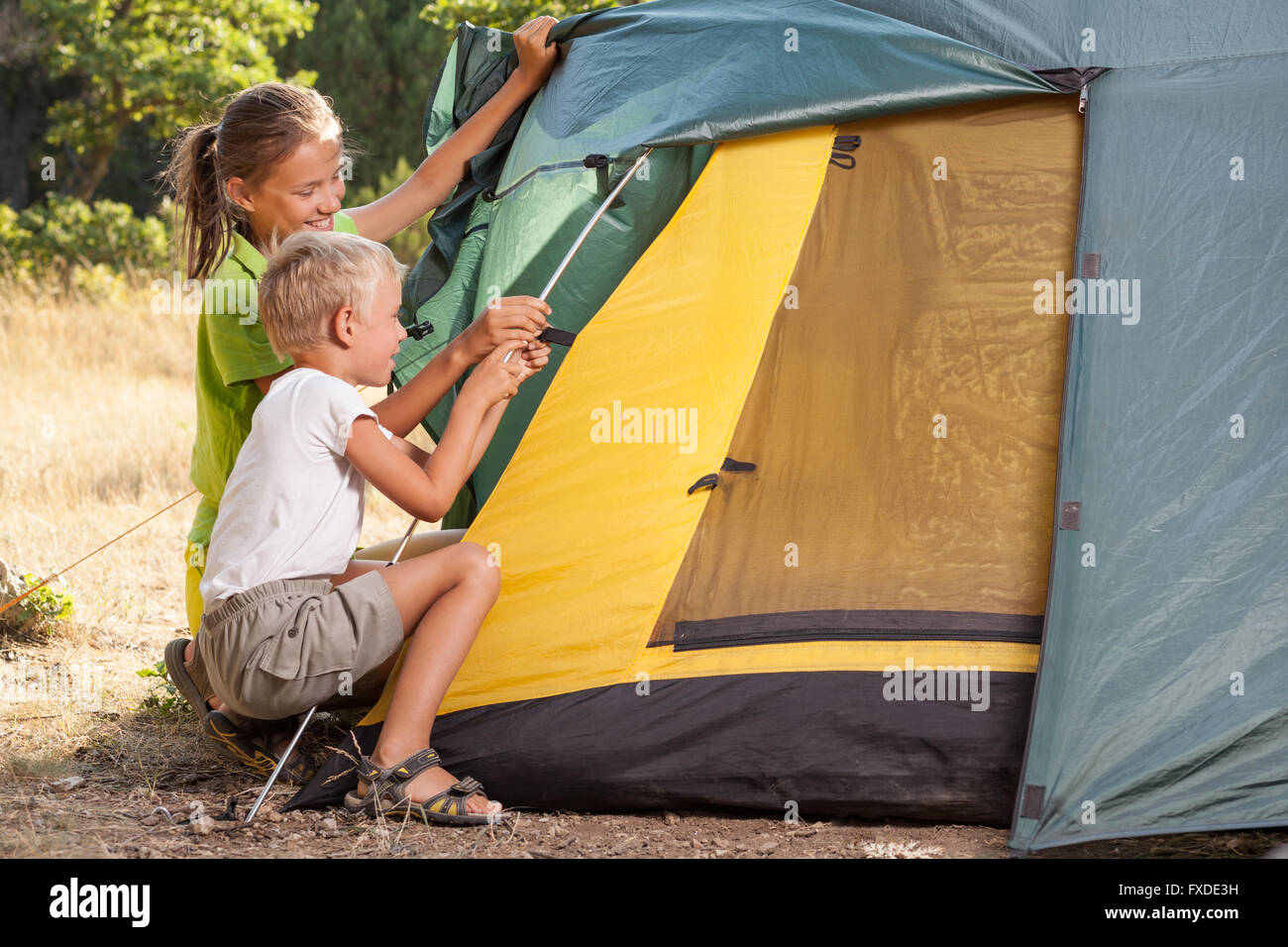 Camping set -Fotos und -Bildmaterial in hoher Auflösung – Alamy