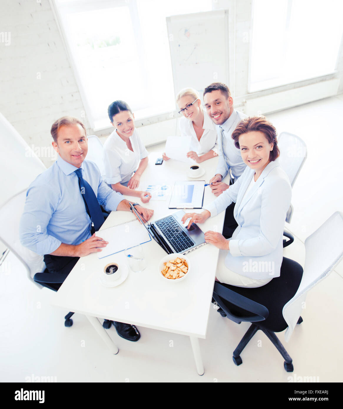 Mitglieder des teams treffen -Fotos und -Bildmaterial in hoher ...