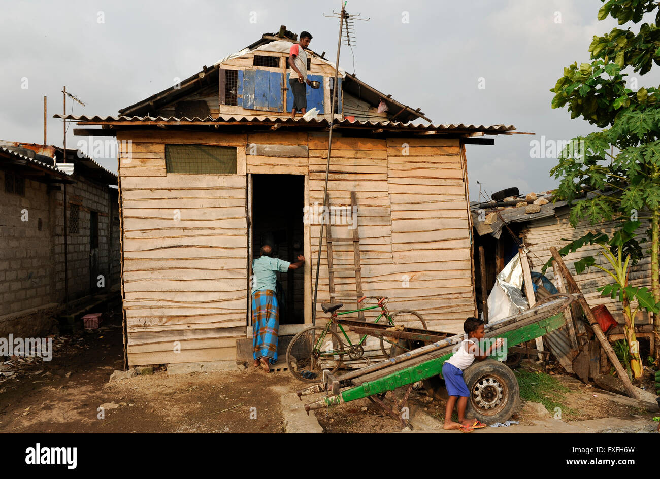 SRI LANKA Colombo, Menschen leben in Slums Stockfotografie - Alamy