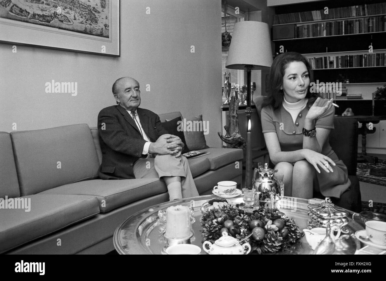 German actress karin dor Schwarzweiß-Stockfotos und -bilder - Alamy
