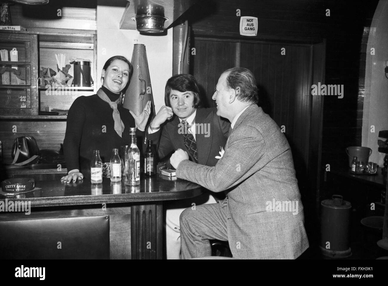 Ausgelassene Partystimmung in der Diskothek "Capt'n Cook" im München ...