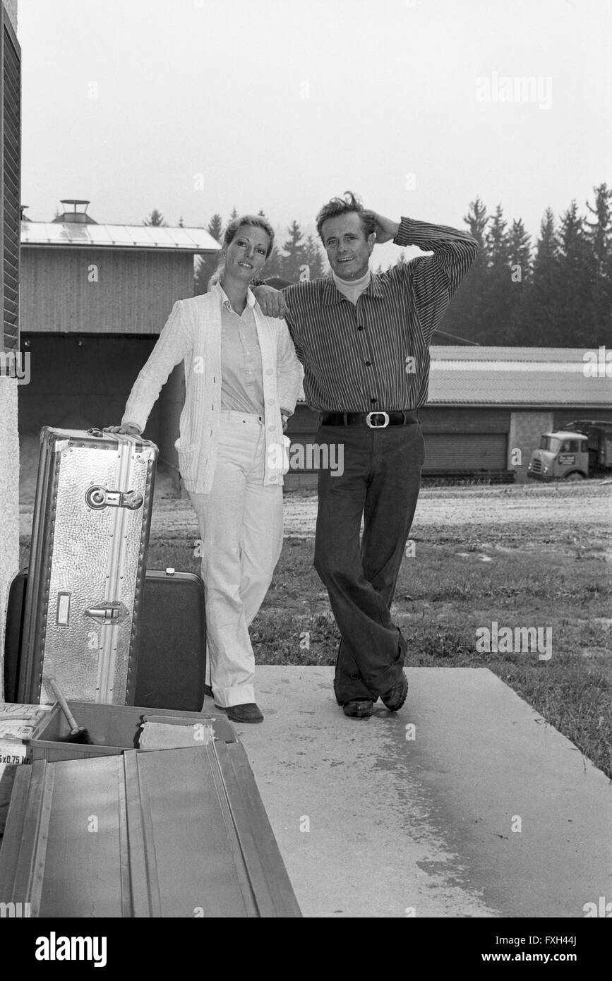 Der Deutsche Schauspieler Joachim Hansen Mit Seiner Frau Marion Wolff ...