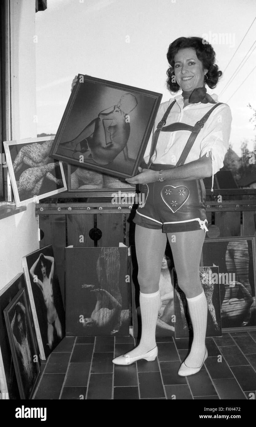 Deutsche volkstümliche Sängerin Lydia Huber mit Fotografien von Heinz ...