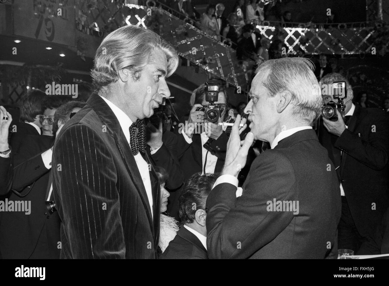 Der Deutsche Schauspieler Klaus Kinski Und Rudi Carrell Beim Deutschen ...