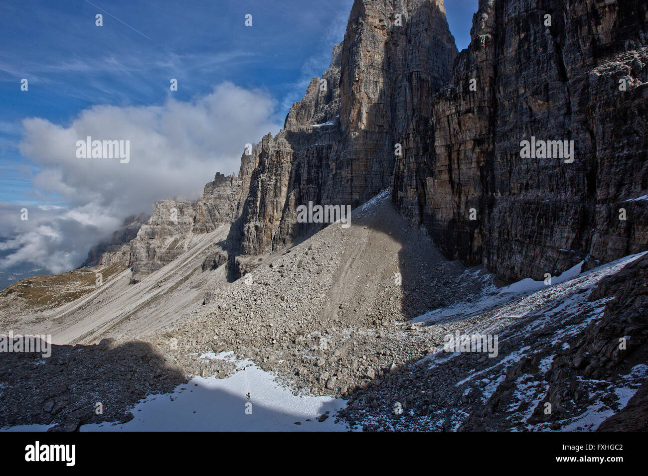 Auf der via Ferrata Delle Bocchette in den Brenta-Dolomiten, Italien ...