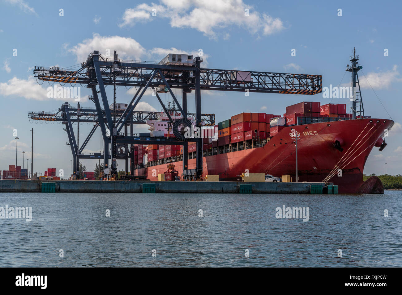 Containers ship loading -Fotos und -Bildmaterial in hoher Auflösung – Alamy