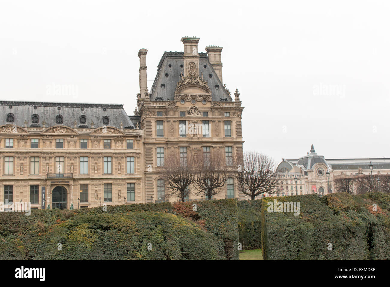 Louvre facade -Fotos und -Bildmaterial in hoher Auflösung – Alamy