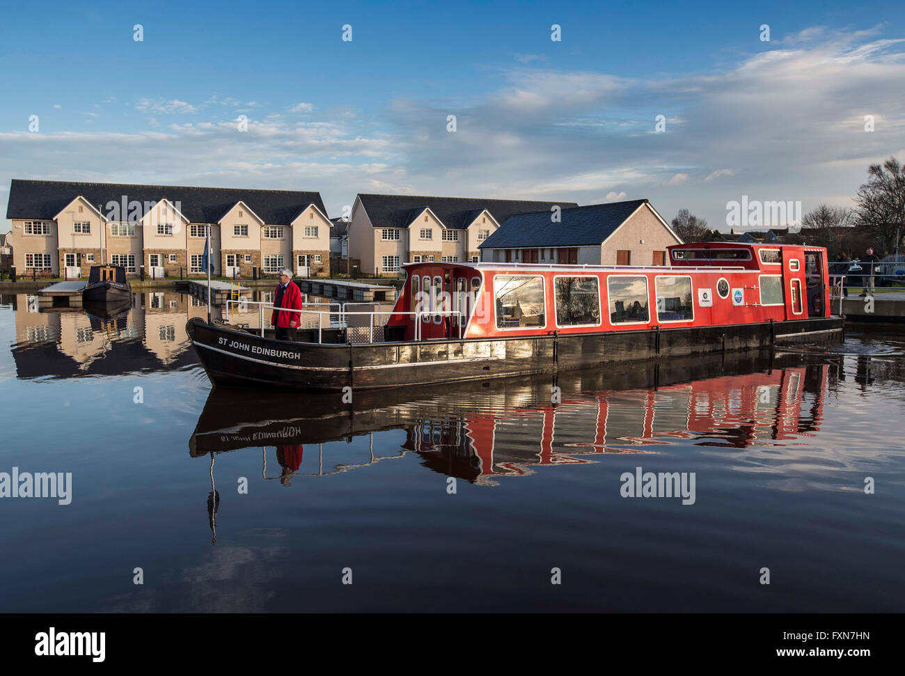 Kanal lastkahn hausboot fluss -Fotos und -Bildmaterial in hoher ...