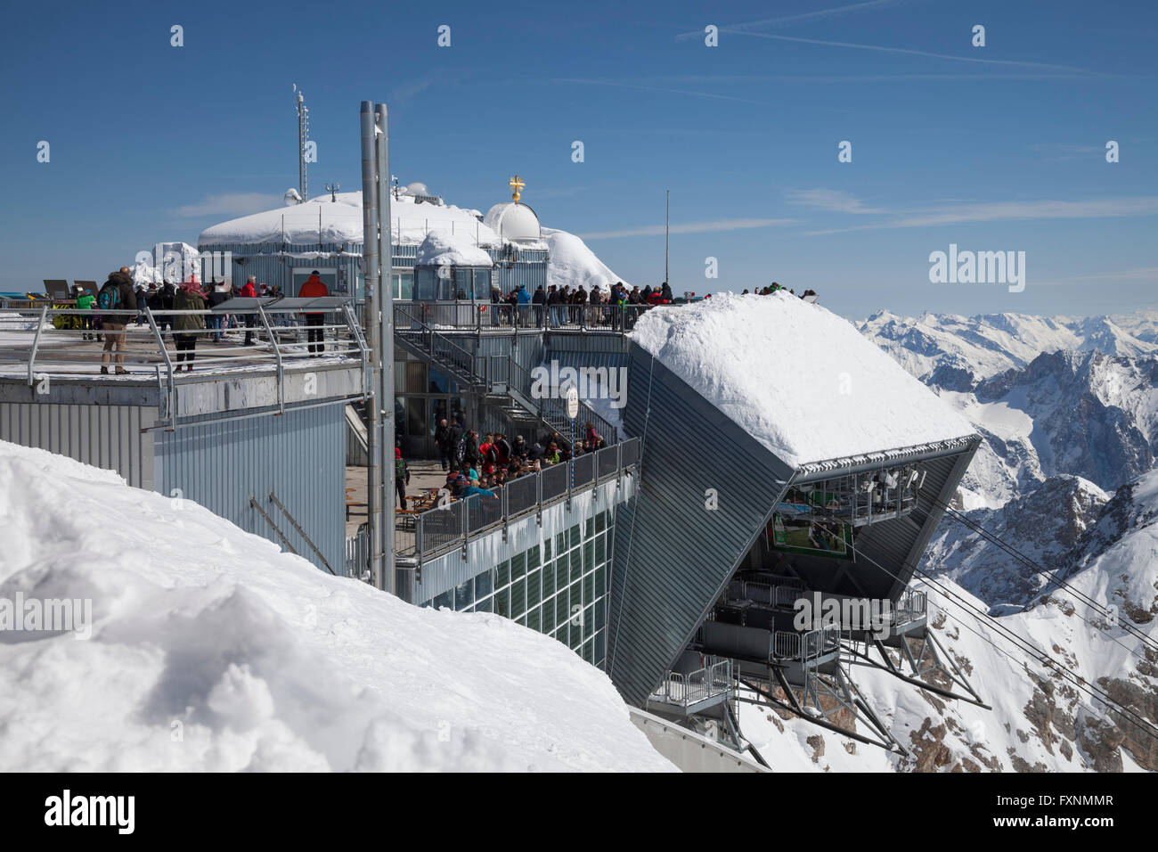 Zugspitze tourist platform -Fotos und -Bildmaterial in hoher Auflösung ...
