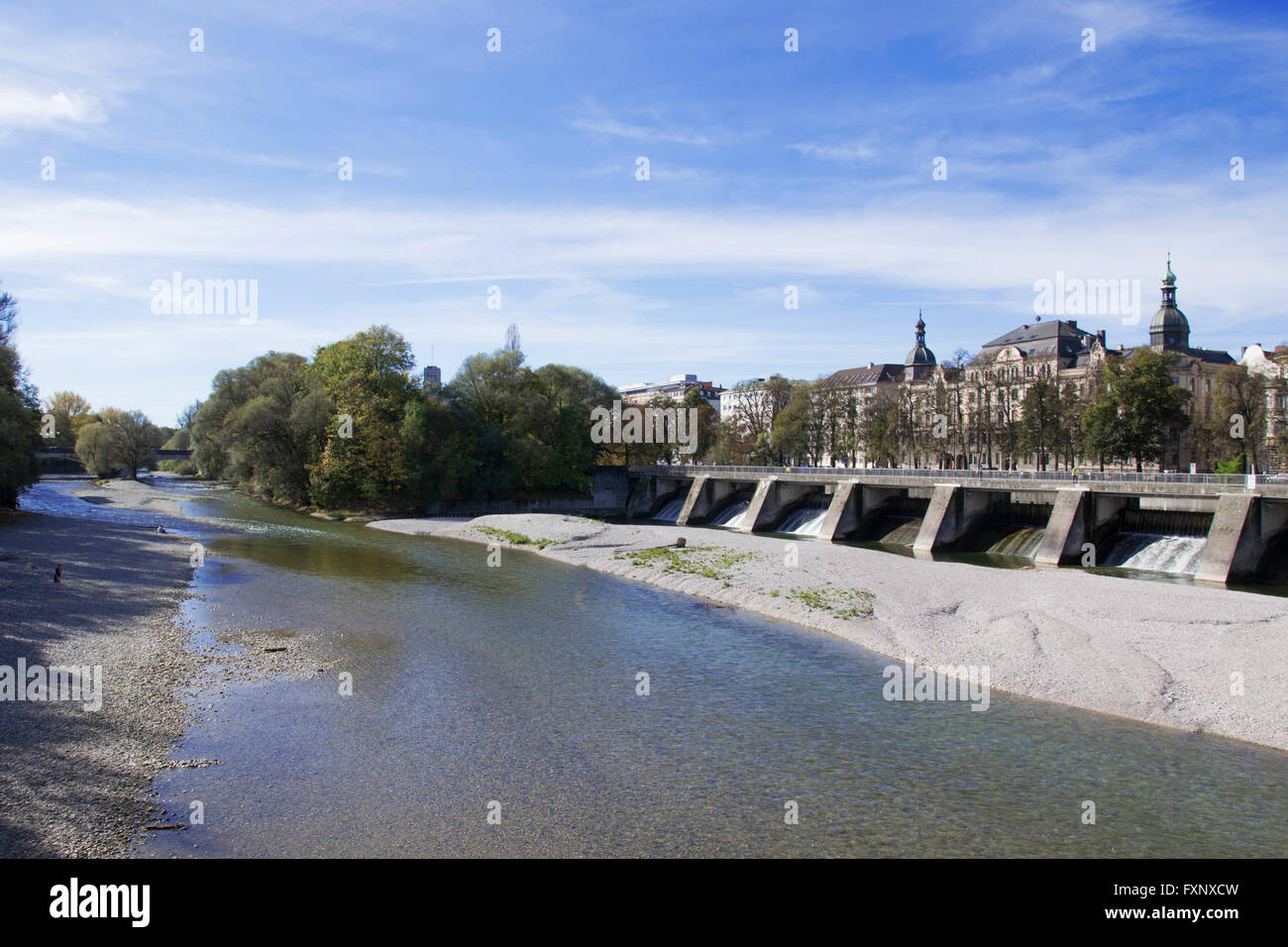 Isar river autumn in munich -Fotos und -Bildmaterial in hoher Auflösung ...