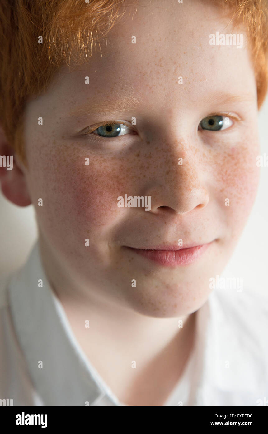 Junge mit roten haaren und sommersprossen Stockfotos und -bilder Kaufen - Alamy