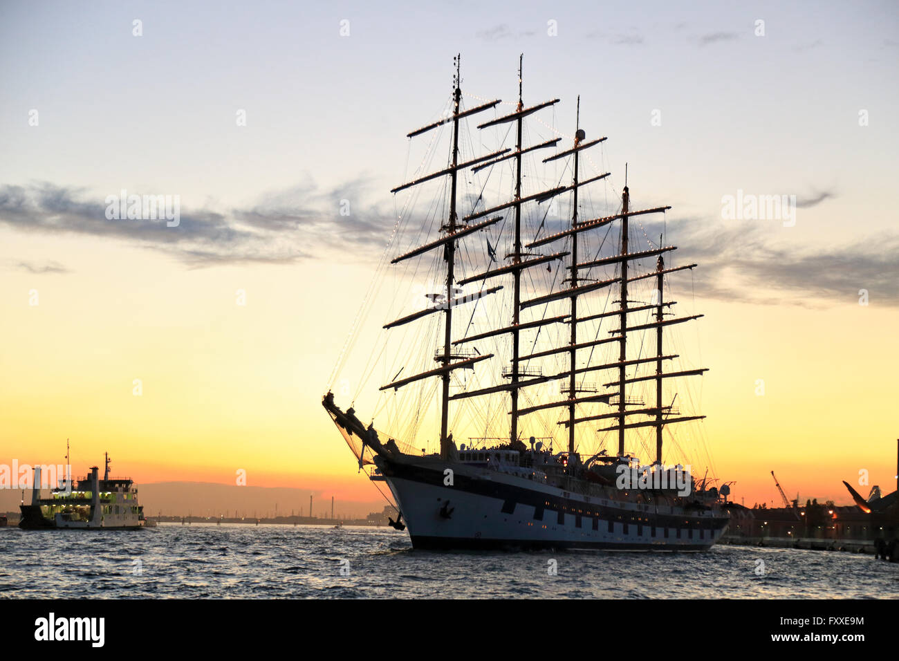 Kreuzfahrtschiff ms royal star Stockfotos und -bilder Kaufen - Alamy