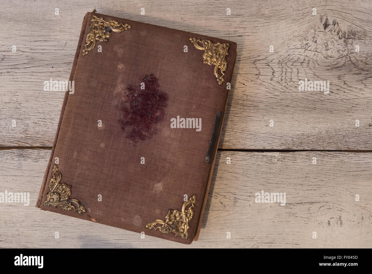 Old book cover -Fotos und -Bildmaterial in hoher Auflösung – Alamy