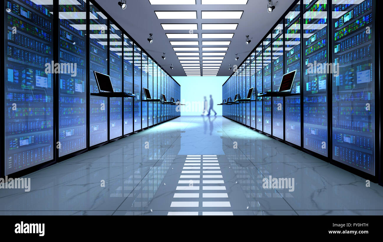 Terminal-Monitor im Serverraum mit Server-Racks im Rechenzentrum ...