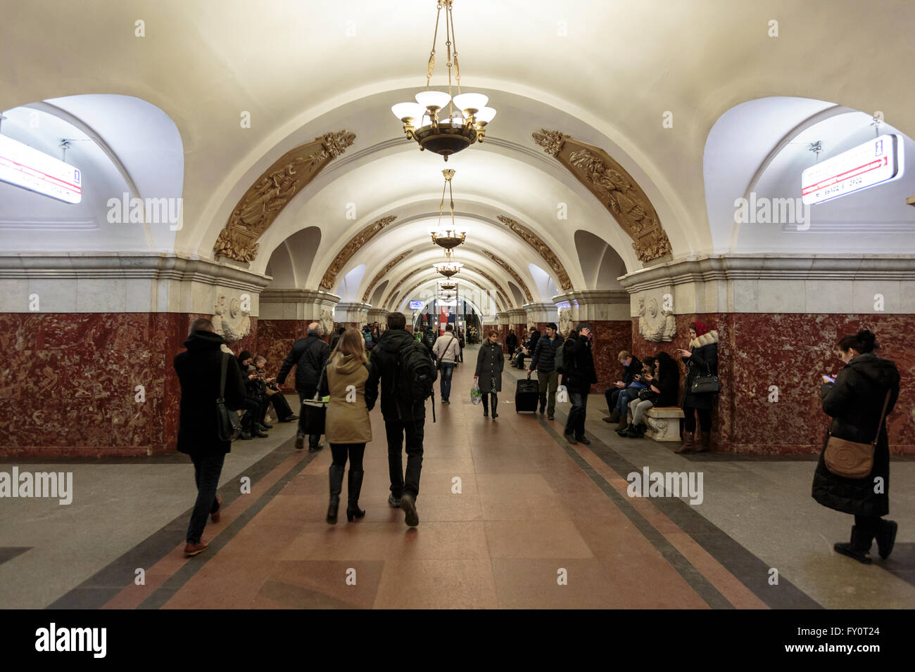 Komsomolskaja moskau u bahn -Fotos und -Bildmaterial in hoher Auflösung ...