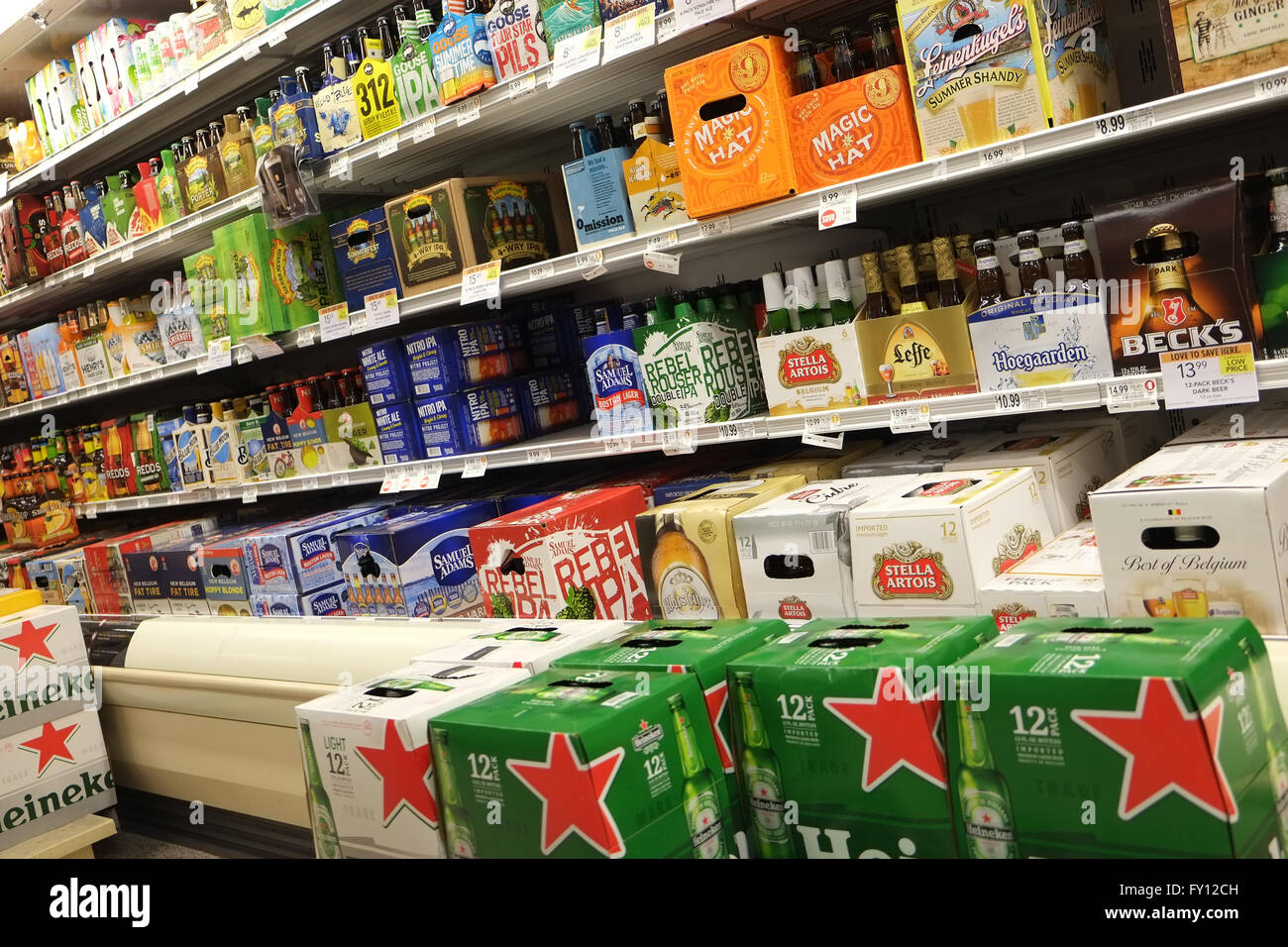 Bier in einem supermarkt -Fotos und -Bildmaterial in hoher Auflösung ...