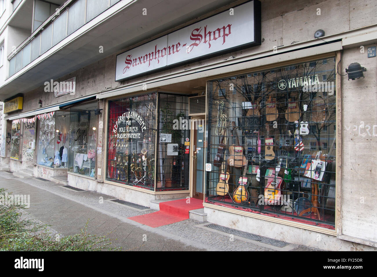 Europa musikladen -Fotos und -Bildmaterial in hoher Auflösung – Alamy