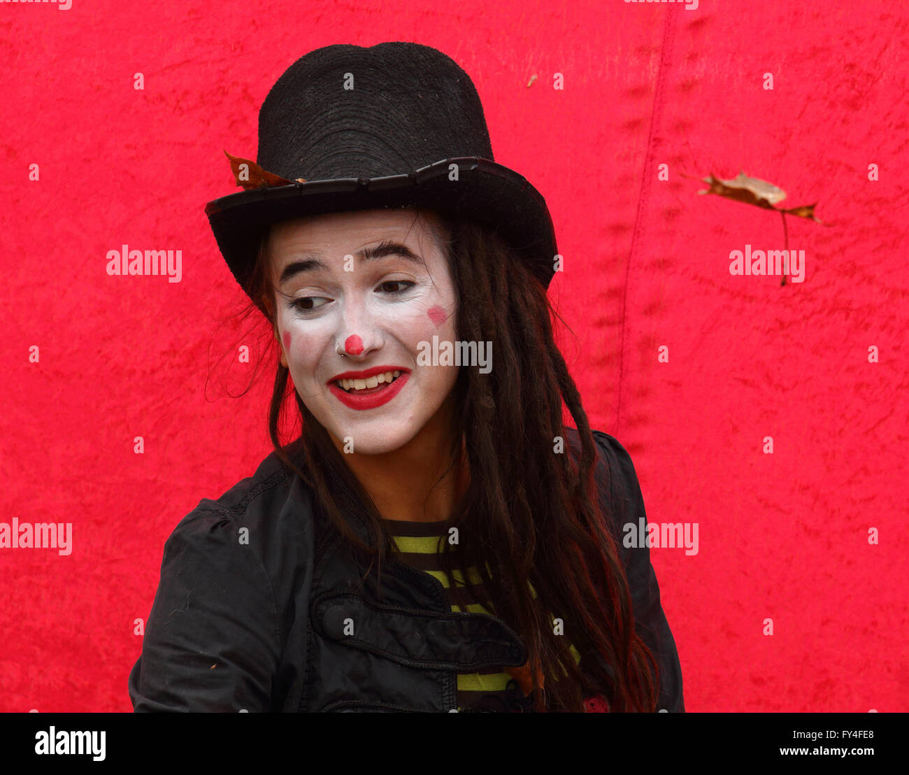 Clowns hut -Fotos und -Bildmaterial in hoher Auflösung – Alamy