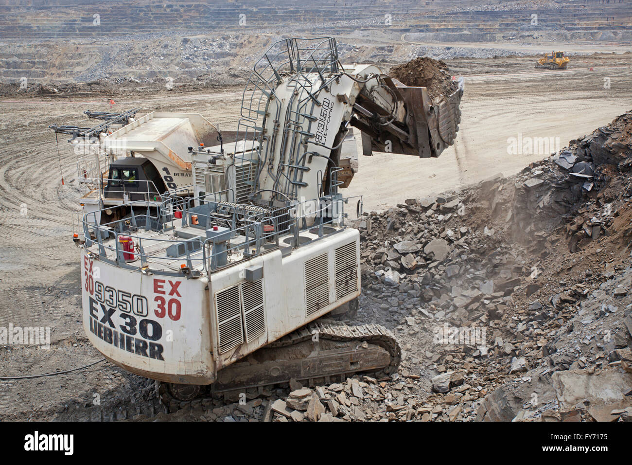 FQML Kupfer Bergbau Bagger und große Beute LKW, Sambia Stockfotografie ...