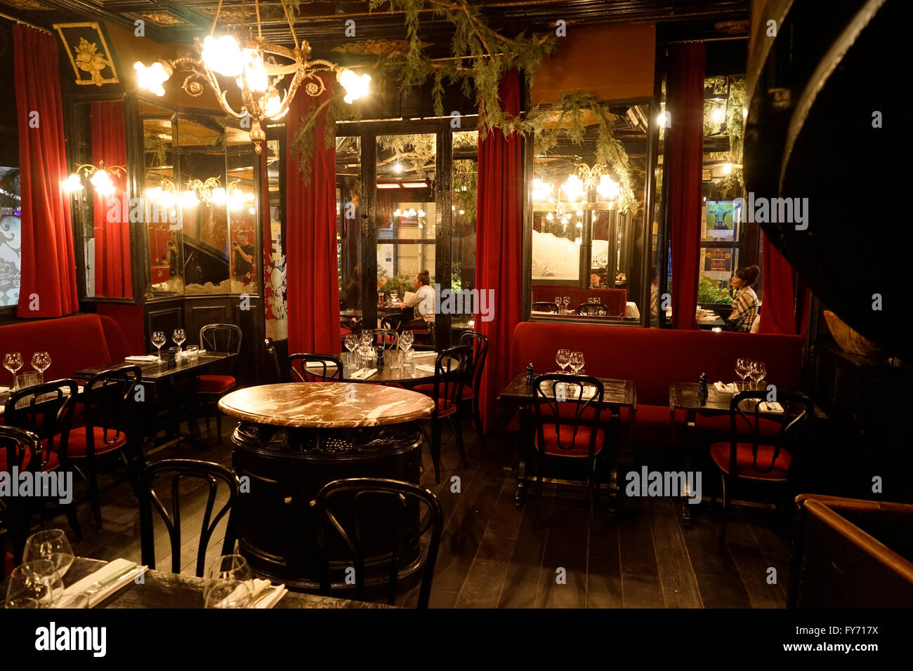 Ansicht und Tabelle Interieur des Restaurants L'Escargot Montorgueil in ...