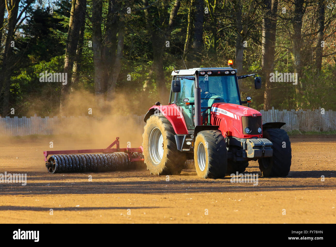 Traktor Zeichnung eine Walze, die Vorbereitung des Bodens durch Walzen ...