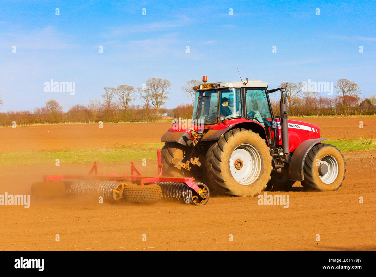 Traktor Zeichnung eine Walze, die Vorbereitung des Bodens durch Walzen ...