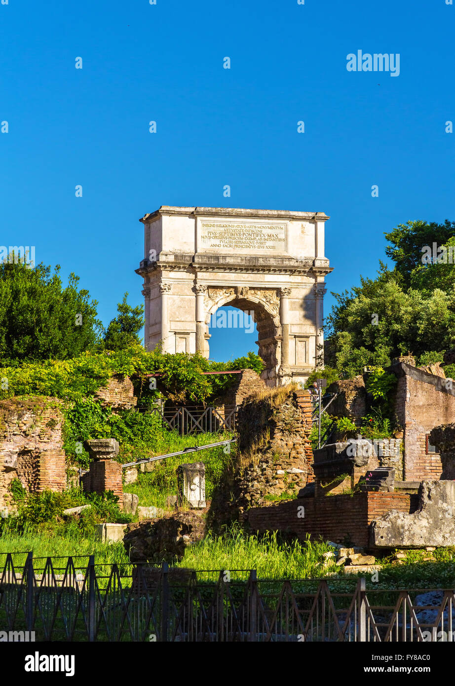 Titusbogen im forum romanum -Fotos und -Bildmaterial in hoher Auflösung ...