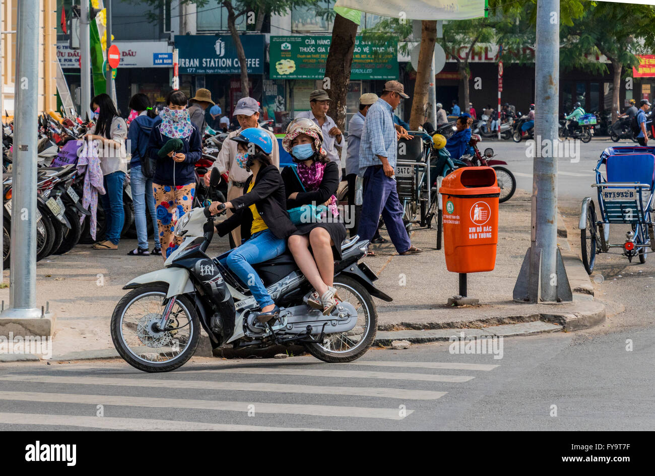 Kleine Motorrad HoChi Minh Stadt Vietnam mit Beifahrer Seite Sattel ...