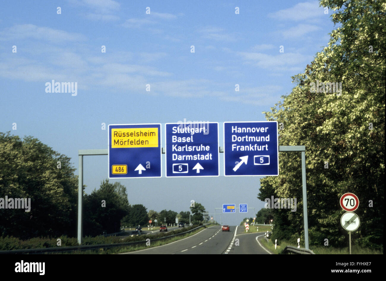 Verkehrsschild gantry -Fotos und -Bildmaterial in hoher Auflösung – Alamy