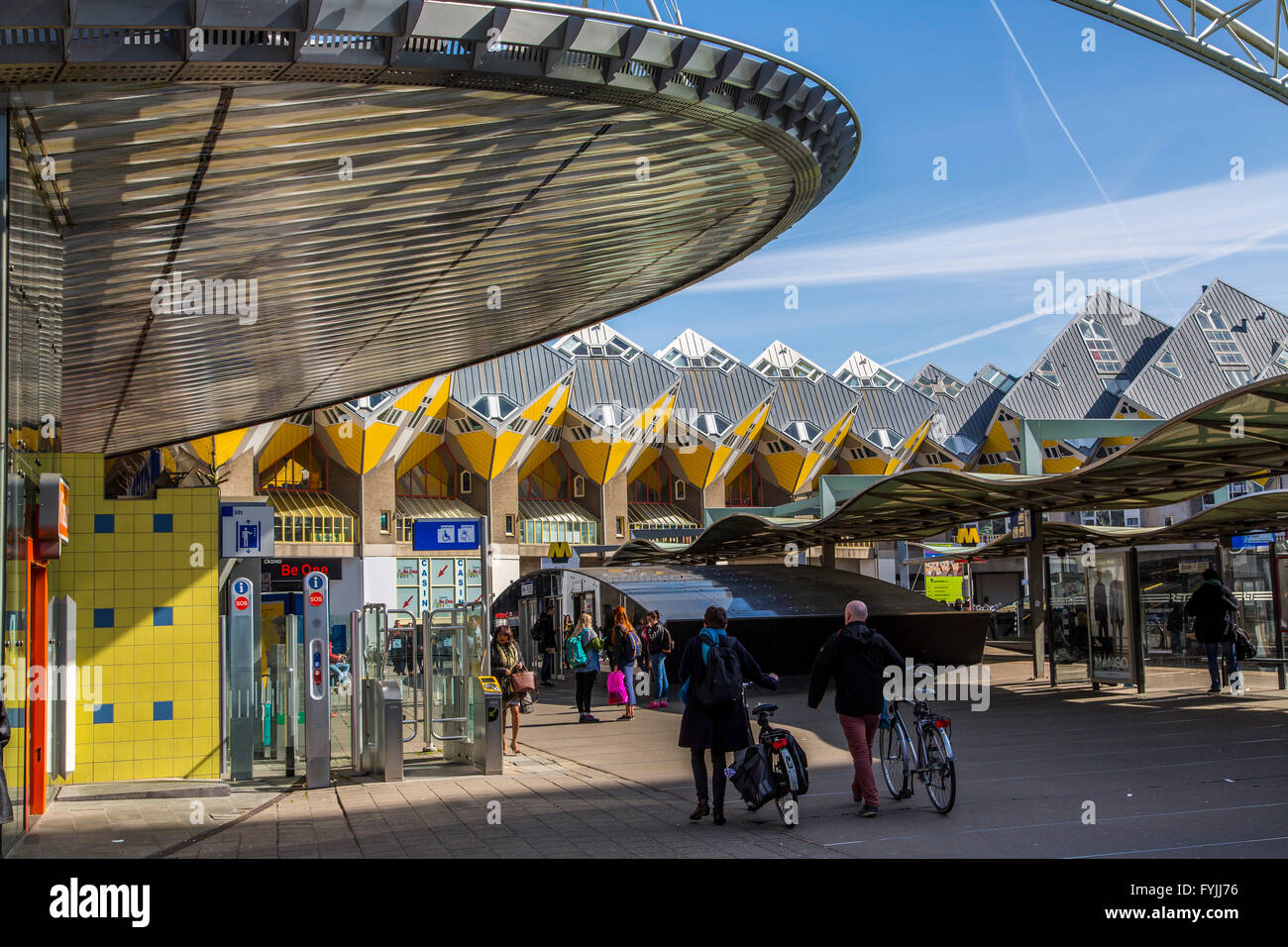 Innenstadt, Skyline von Rotterdam Blaak quadratische Würfel Wohngebäude ...